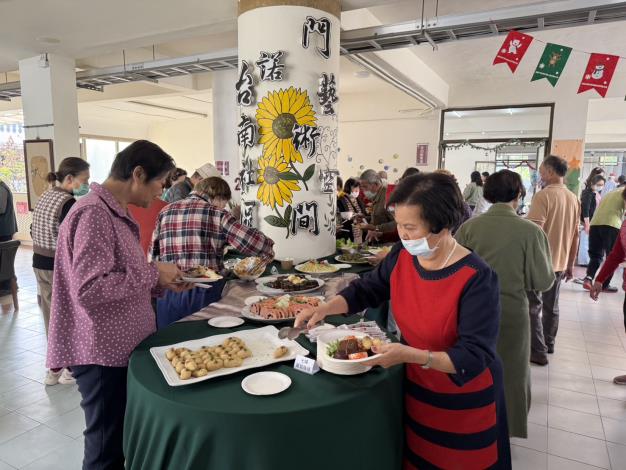 臺南市政府全球資訊網-南市社會局銀髮悠活園區聖誕溫暖傳愛 打造健康長者在地安老環境